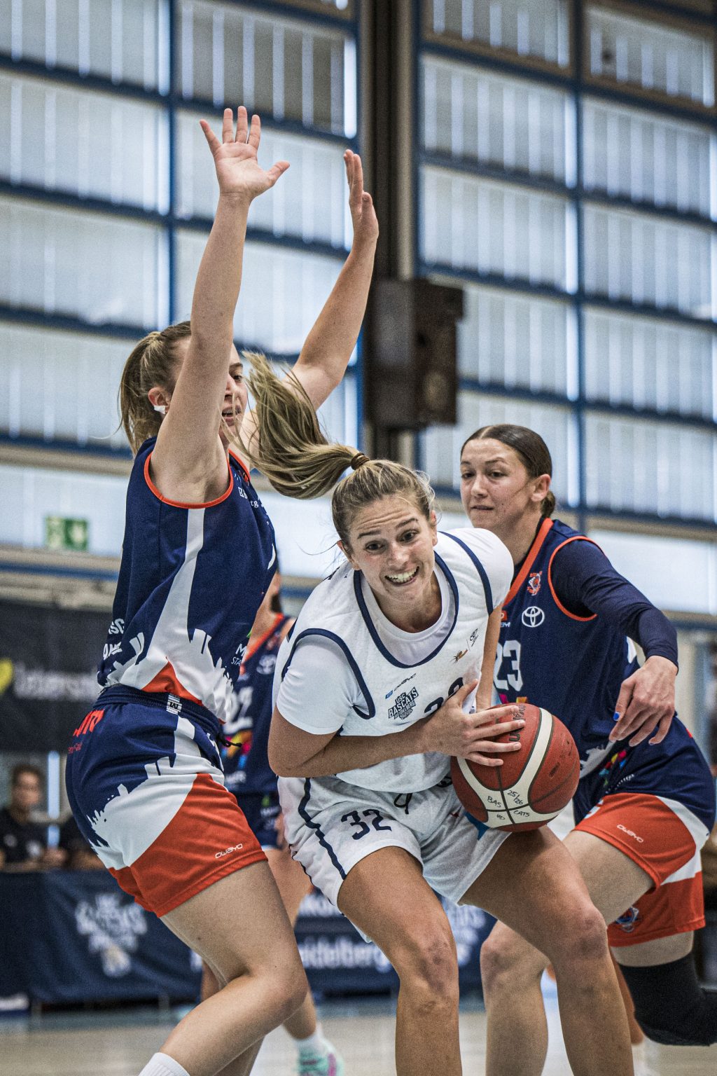 Melanie Hoyt (#32, USC BasCats Heidelberg) am Ball - USC Heidelberg